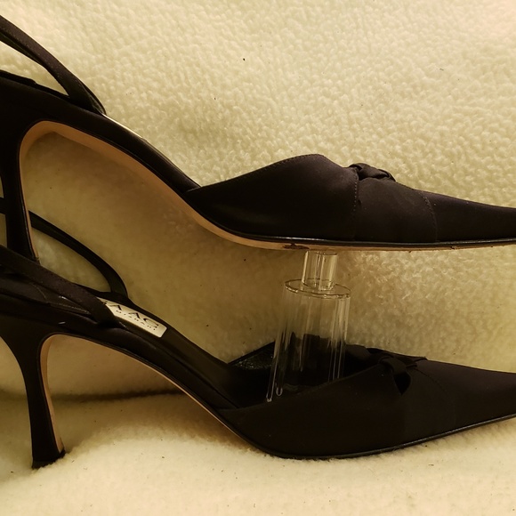 Isaac Mizrahi | Shoes | Issac Mizrahi Black Pointed Leather Pumps 7 2 ...
